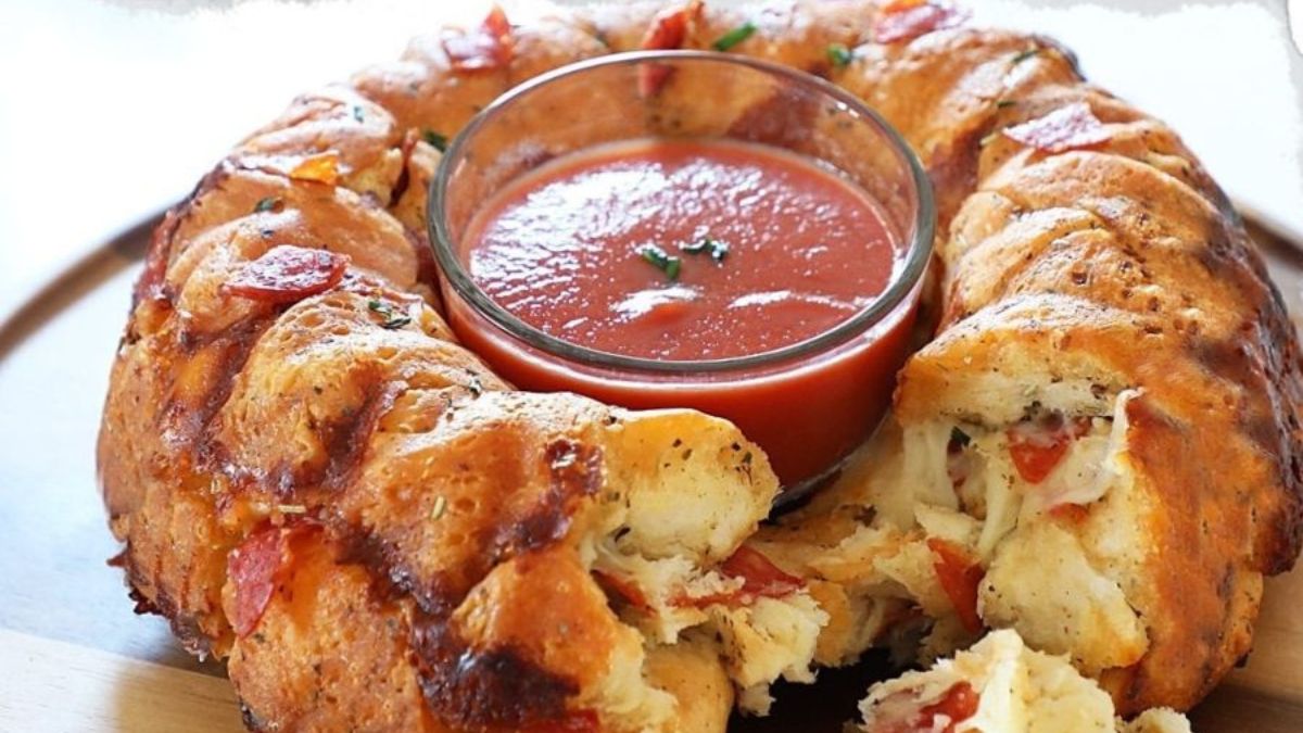 Pizza Monkey Bread: A Cheesy, Pull-Apart Delight for Pizza Lovers ...